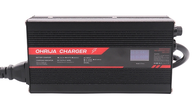 24 Volt 10 Amp Automatic Battery Charger with House Plug #CHR-24V10AHS